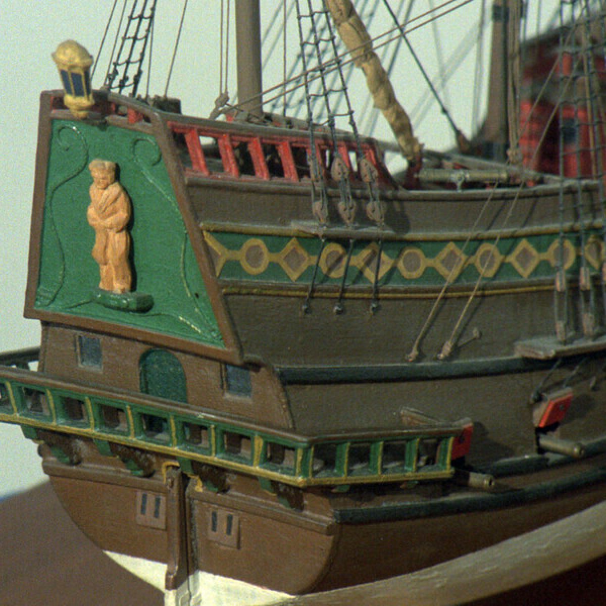 Het bijzondere verhaal van het hekbeeld van ‘De Liefde’ - Maritiem ...